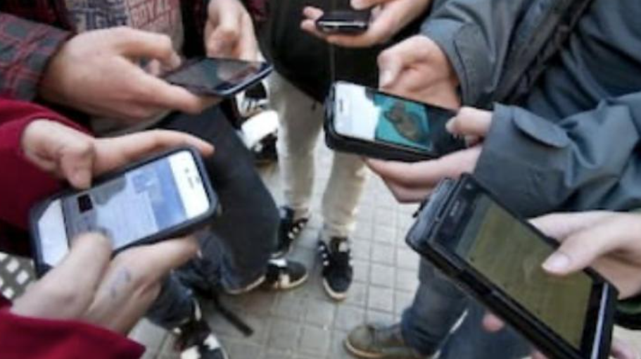 Quiere Macron prohibición de redes sociales antes de septiembre ...